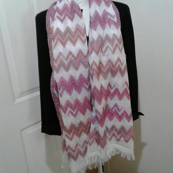 CROCS | Accessories | Nwt Large Crocs Chevron Pattern Scarf | Poshmark